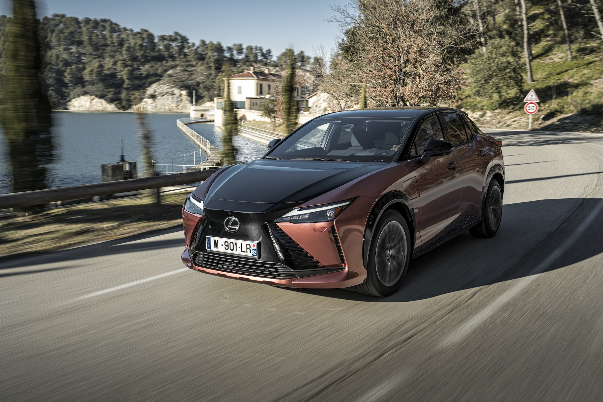 Lexus RZ Review 2023 | Performance & Pricing | carwow