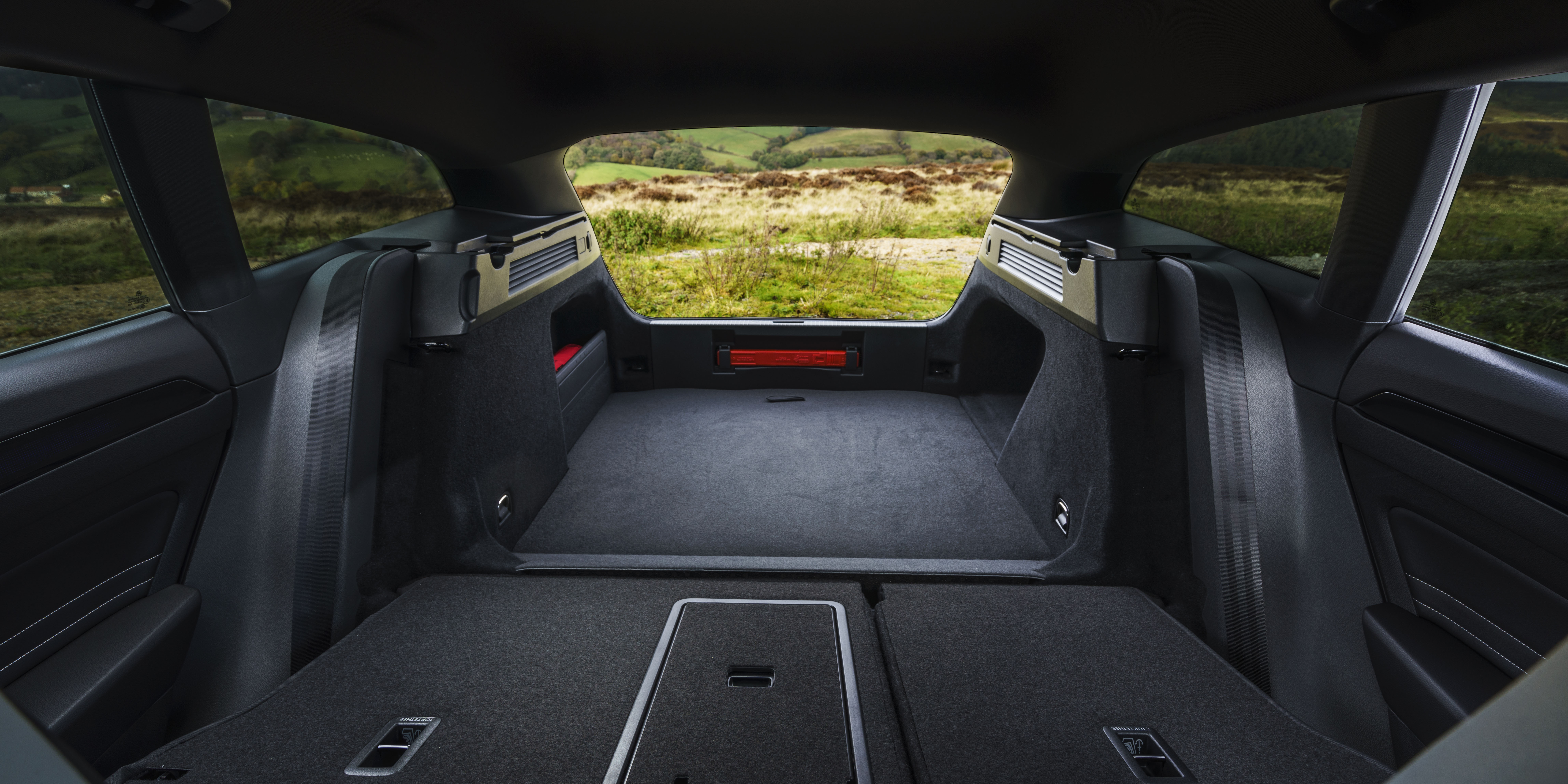 Volkswagen Arteon Shooting Brake Review 2023 | Performance & Pricing ...