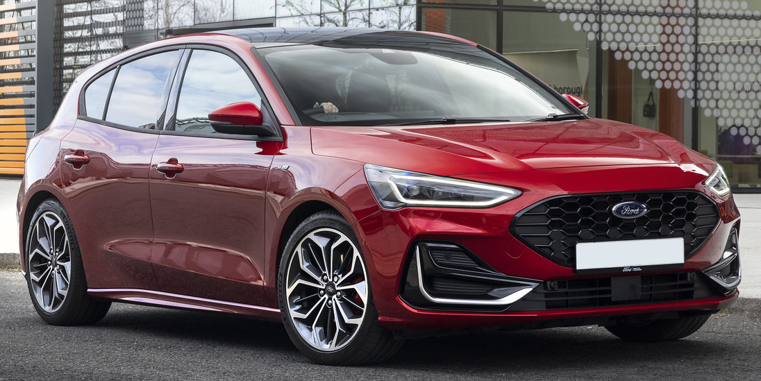 Ford Focus Review 2023 | Performance & Pricing | carwow