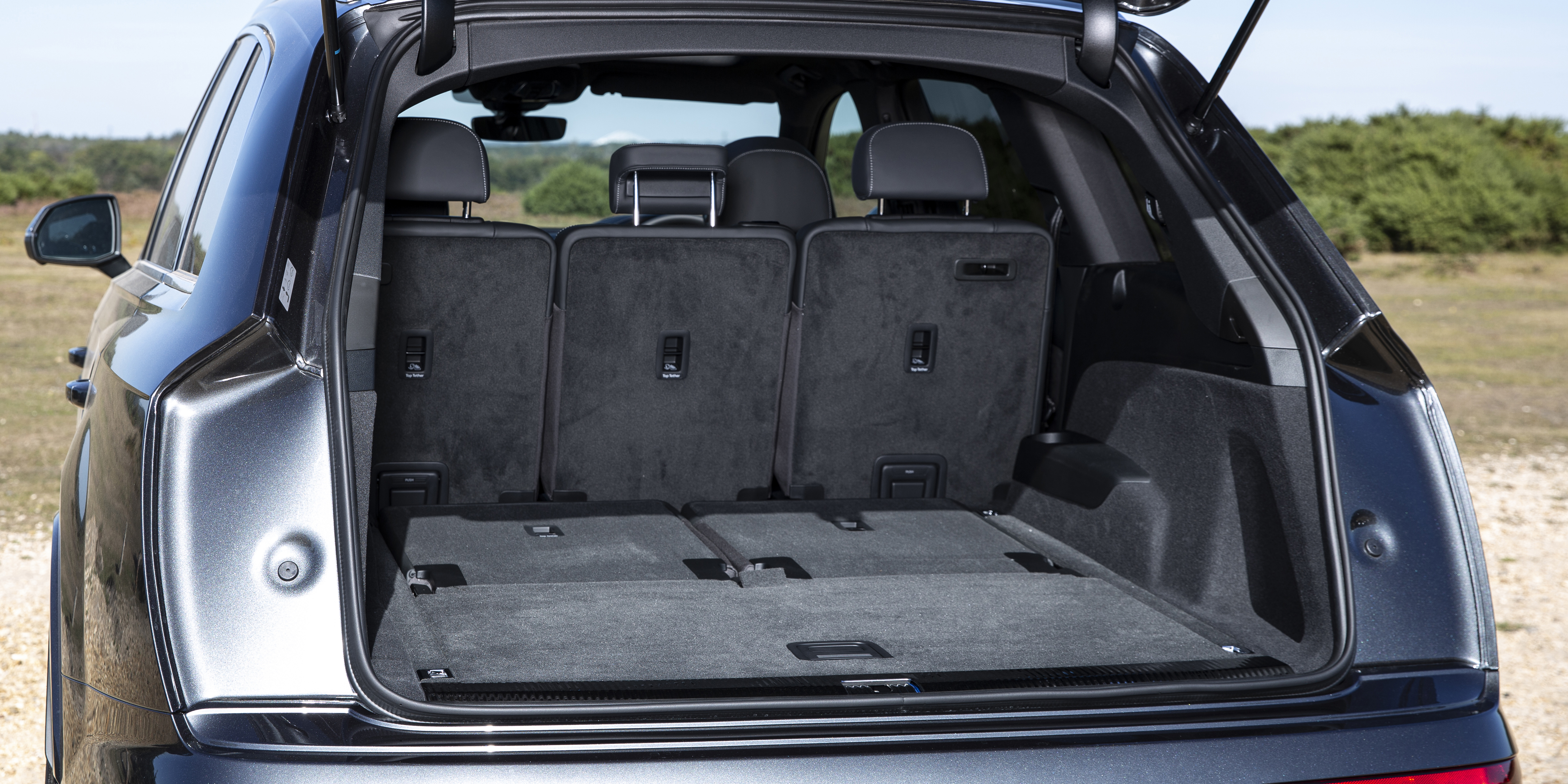 Audi Q7 Review 2023 | Performance & Pricing | carwow