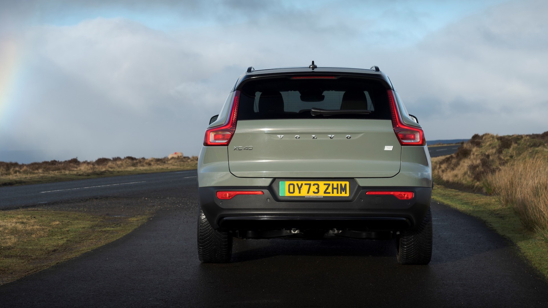 Volvo EX40 Review 2026 | Performance & Pricing | Carwow