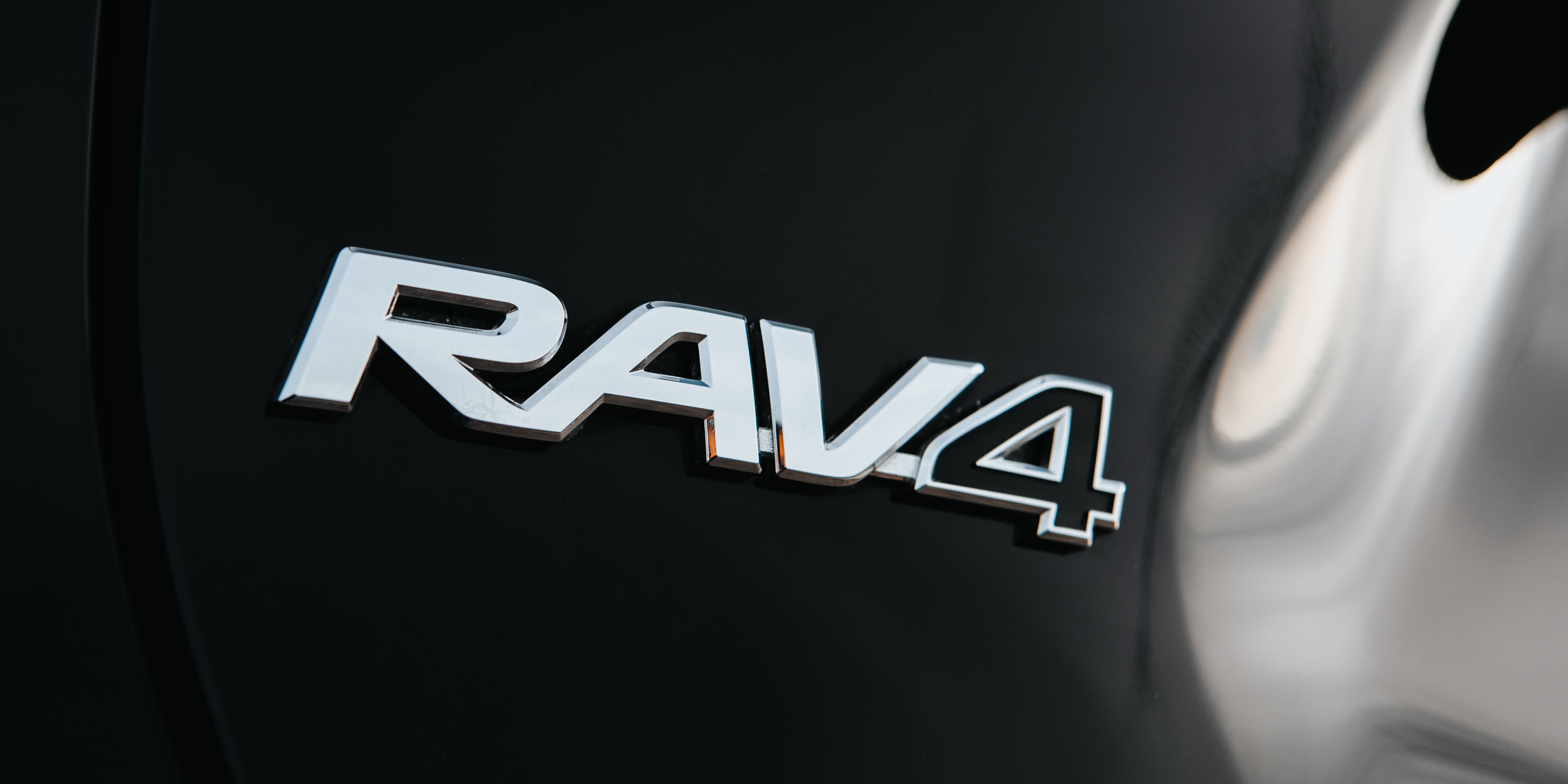 Toyota RAV4 Hybrid Review 2023 | Performance & Pricing | carwow