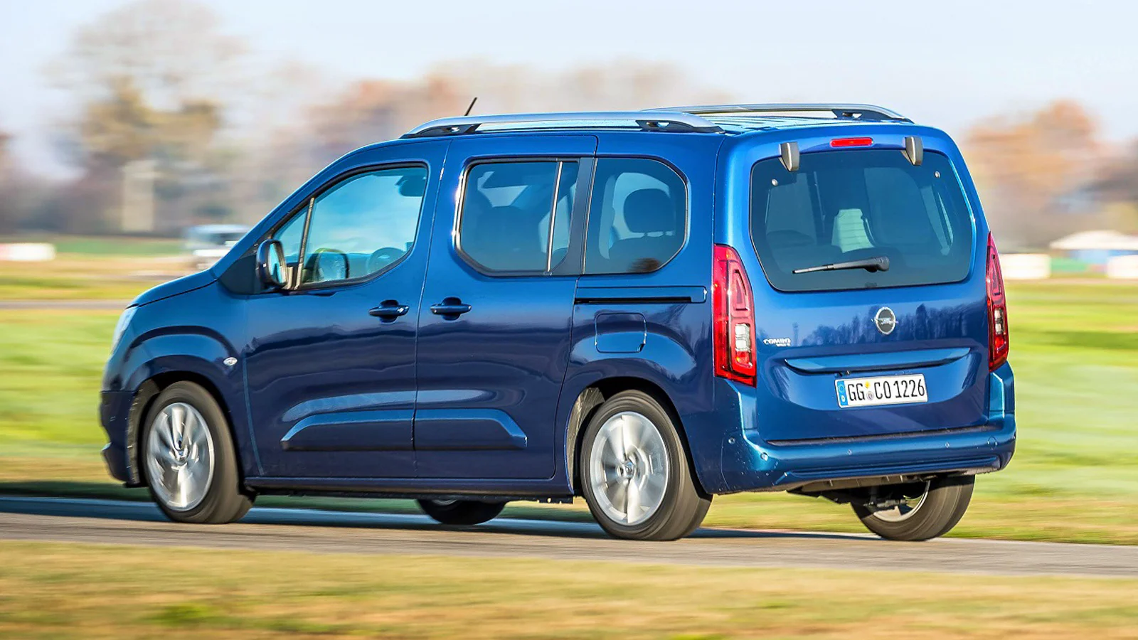 Schone Mae Opel Combo Ebenbild