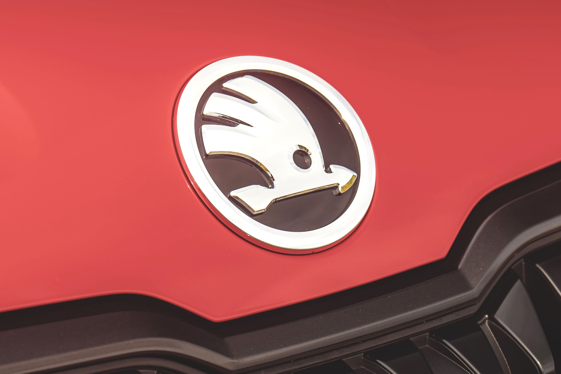 Skoda Karoq Review 2023 | Performance & Pricing | carwow