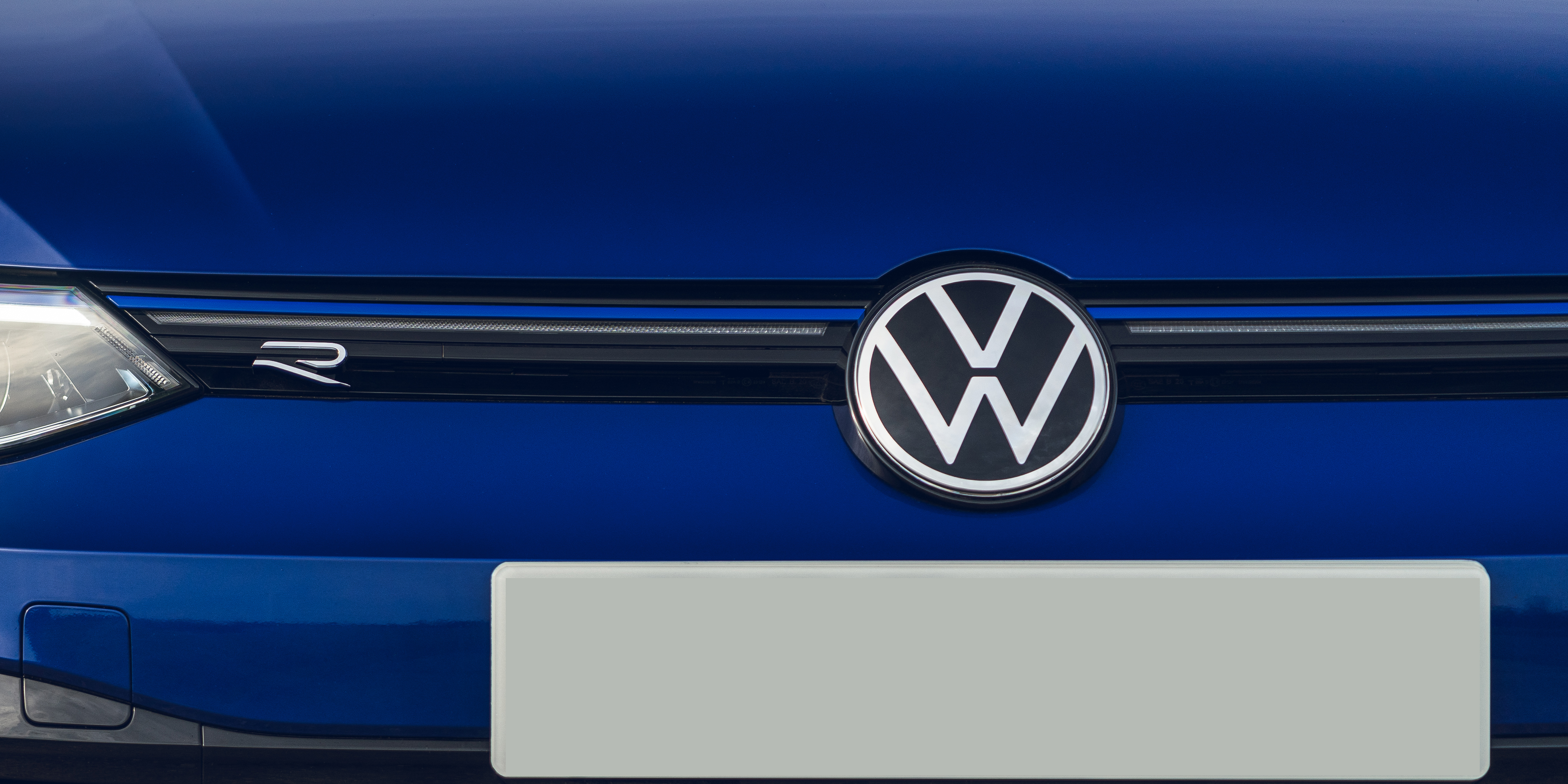 VW Golf R Review 2025 | Price, Interior & Performance | Carwow