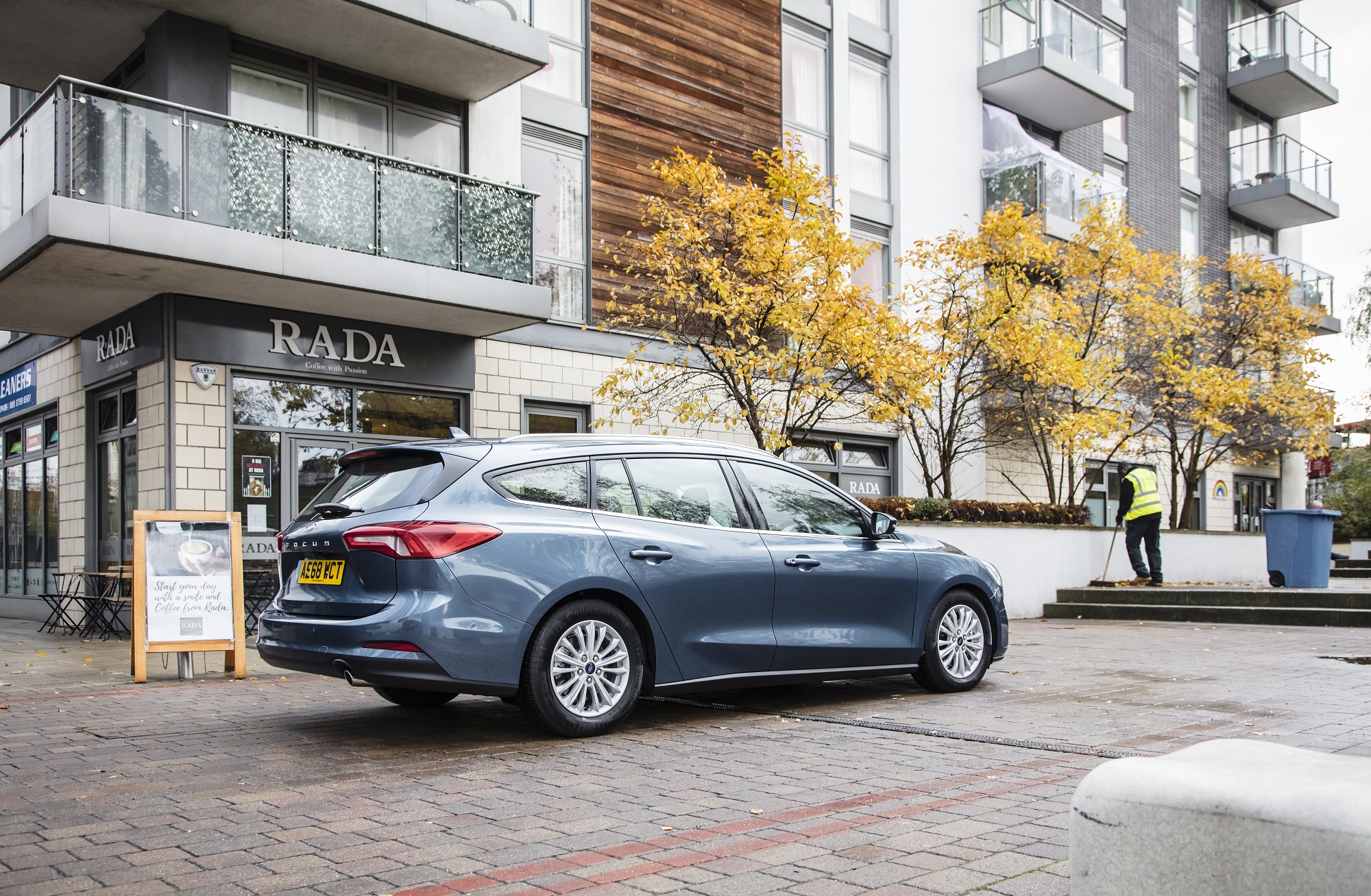 Ford Focus Estate Review 2024 | Performance & Pricing | Carwow