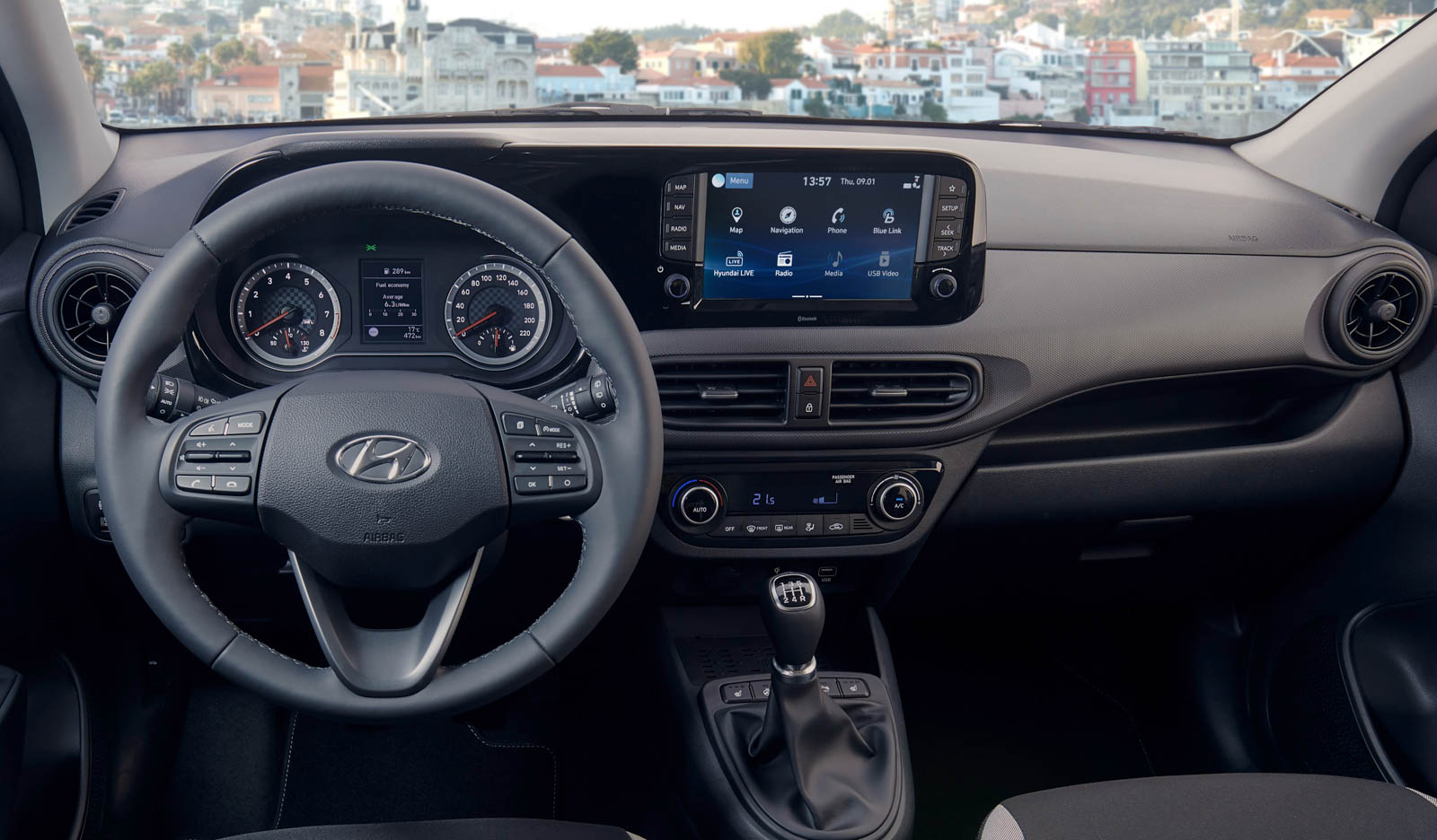 Hyundai i10 | Interior y maletero | carwow