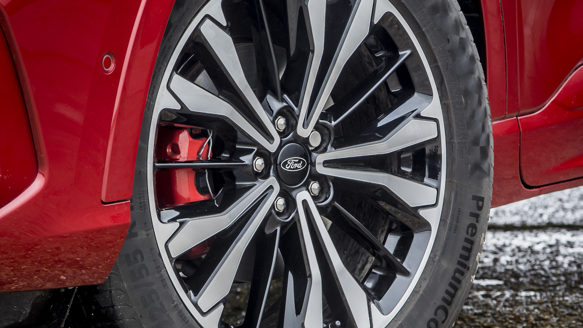 Ford Kuga Review 2024 | Interior, Boot Space & Price | Carwow