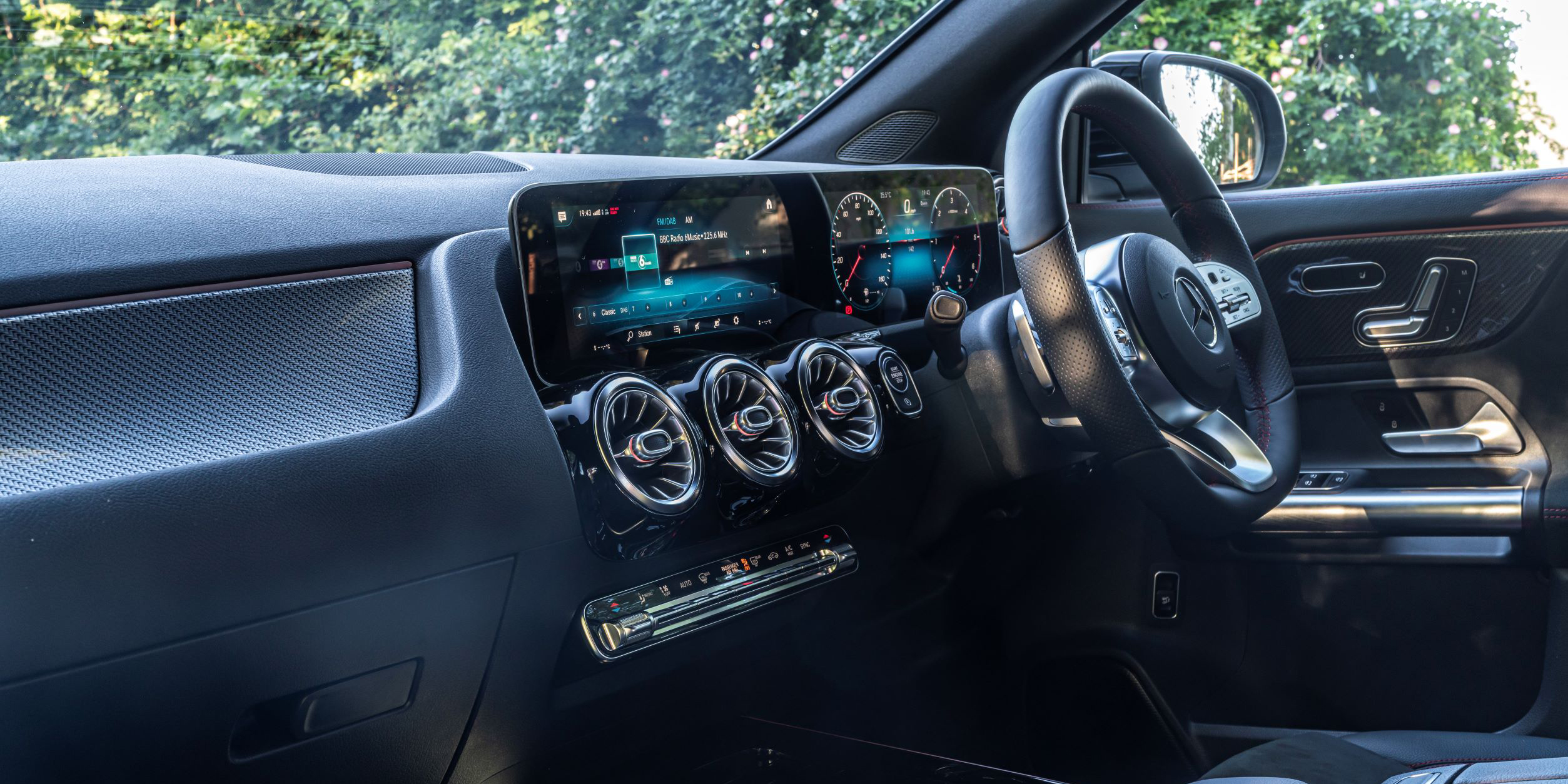 Mercedes GLA Review 2023 | Performance & Pricing | carwow