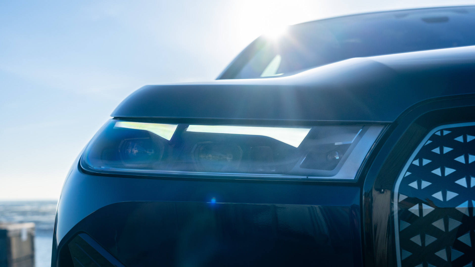 BMW iX Review 2025 | Electric Range, Interior & Price | Carwow