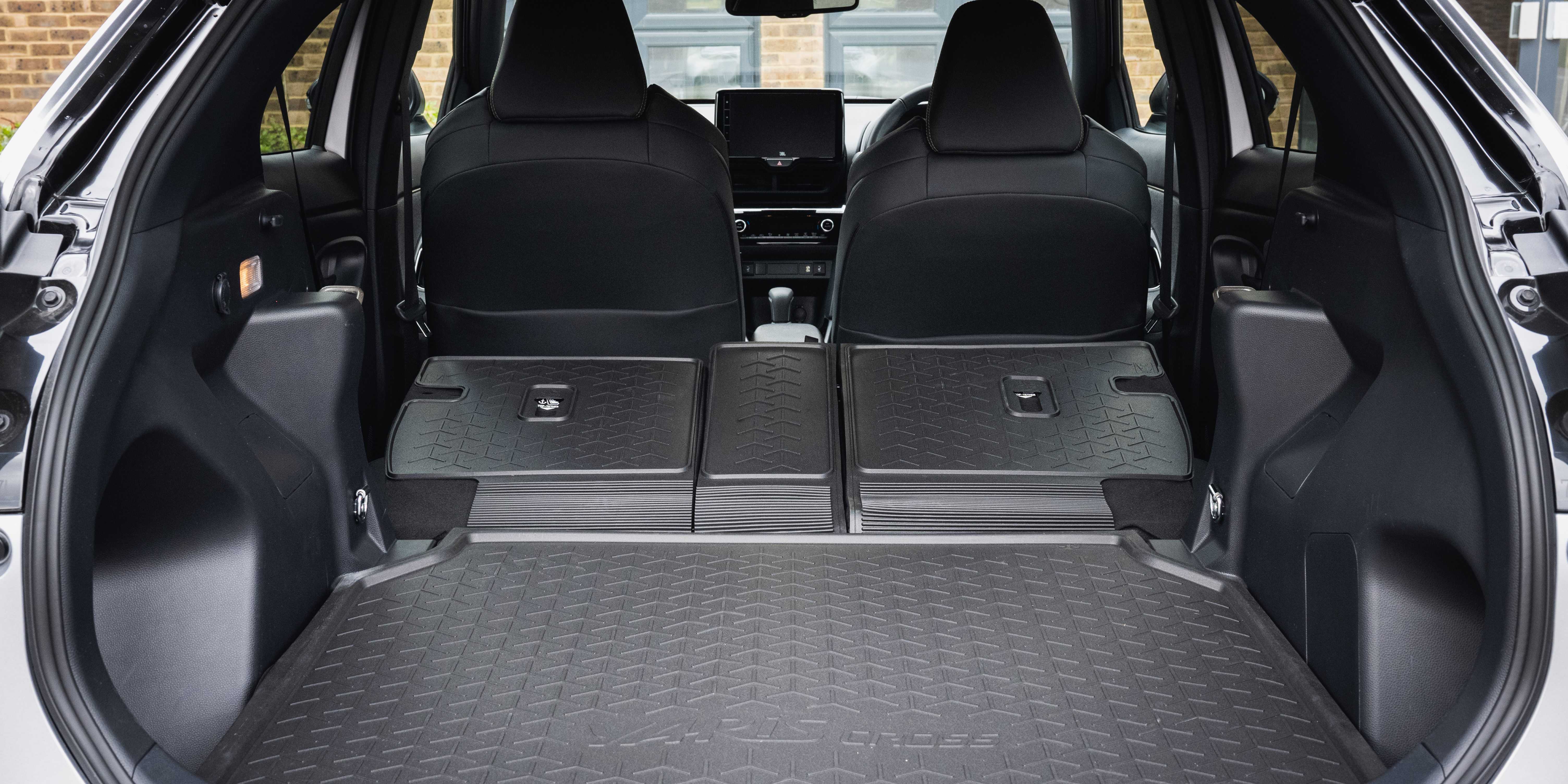 Toyota Yaris Cross Review 2024 | Hybrid SUV Interior & Price | Carwow