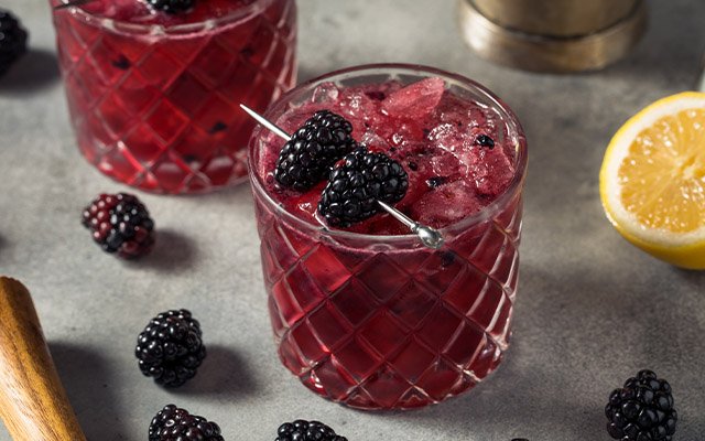 It's time to master the classic Bramble cocktail recipe! – Craft Gin Club