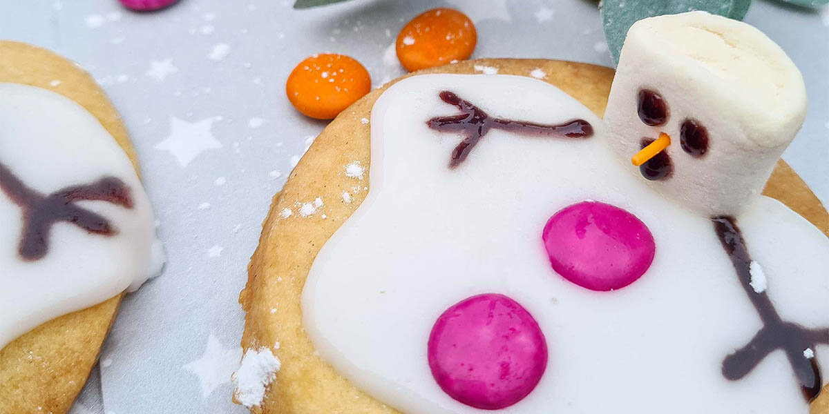 These ginny snowmen shortbread biscuits are so cute! - Craft Gin Club ...