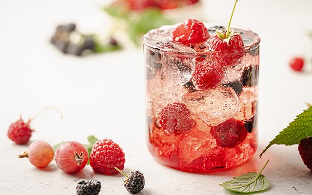 It's time to master the classic Bramble cocktail recipe! – Craft Gin Club