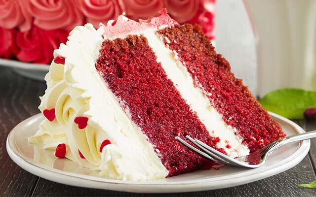 Boozy chocolate & raspberry red velvet cake is the perfect Valentine's ...