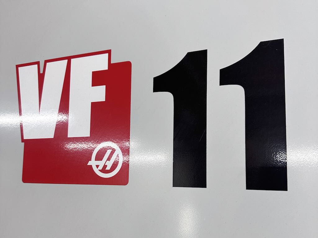 Haas VF11 Vertical machining center: Versatile CNC Machining for Large ...