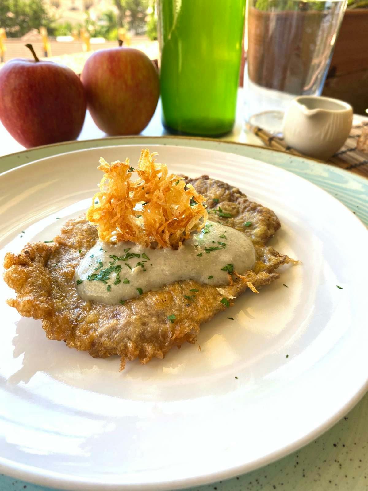 Veal fillets with Blue cheese sauce, “Escalopines de Ternera al ...