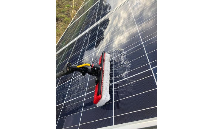 Top professional tools to optimize solar cleaning