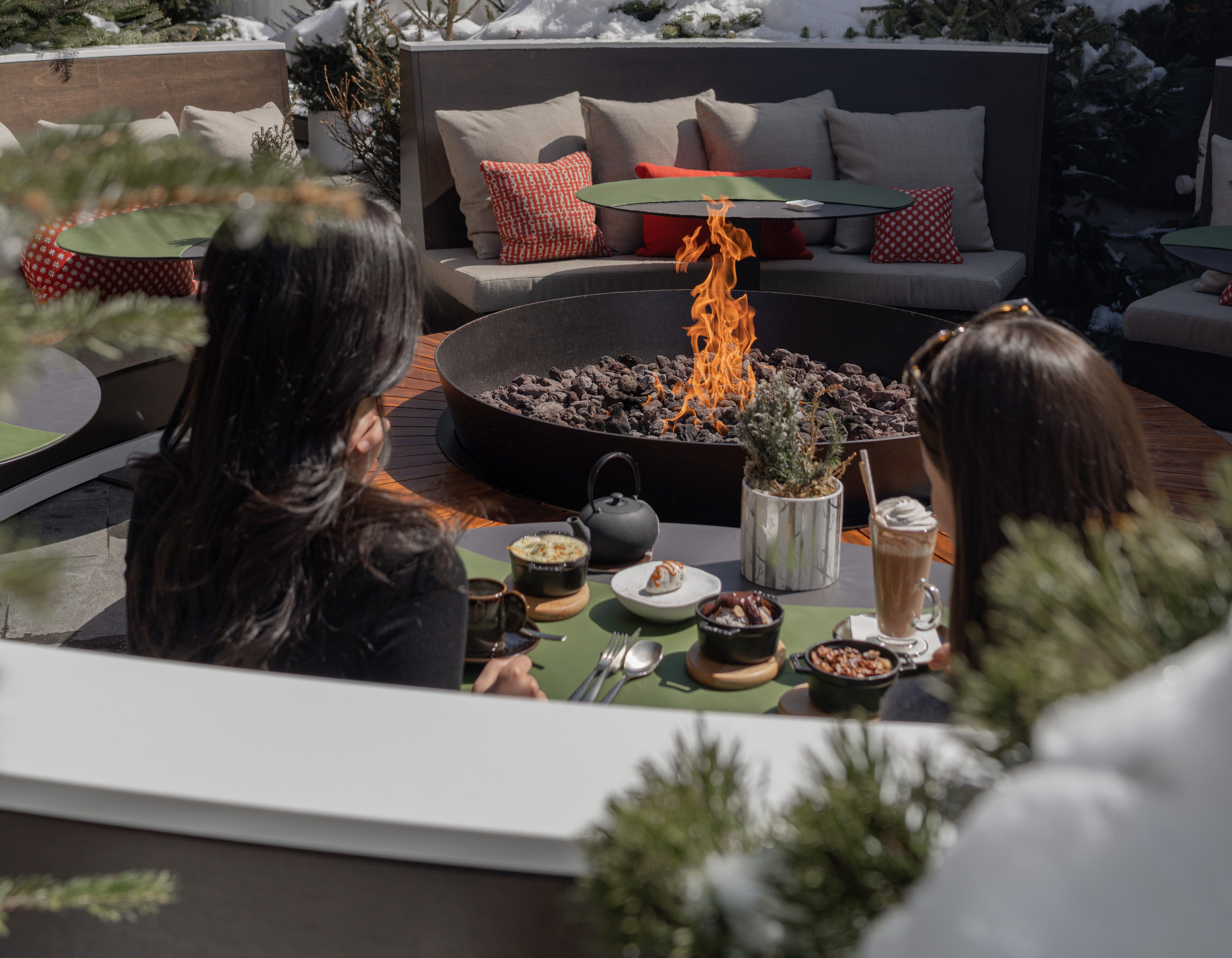 La Terrasse de Cheval Blanc, in front of the slopes | Cheval Blanc ...