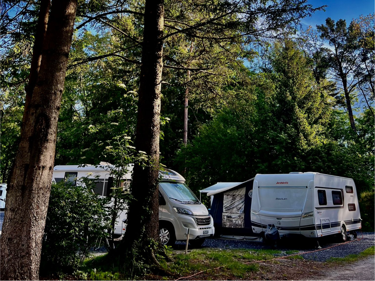 Camping zwischen Bergen, Bäumen und Quellen im Kurort Bad Ragaz ...