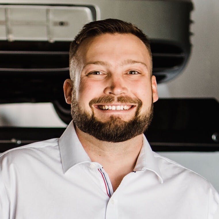 About us - Data geeks and car enthusiasts - CLASSIC.COM