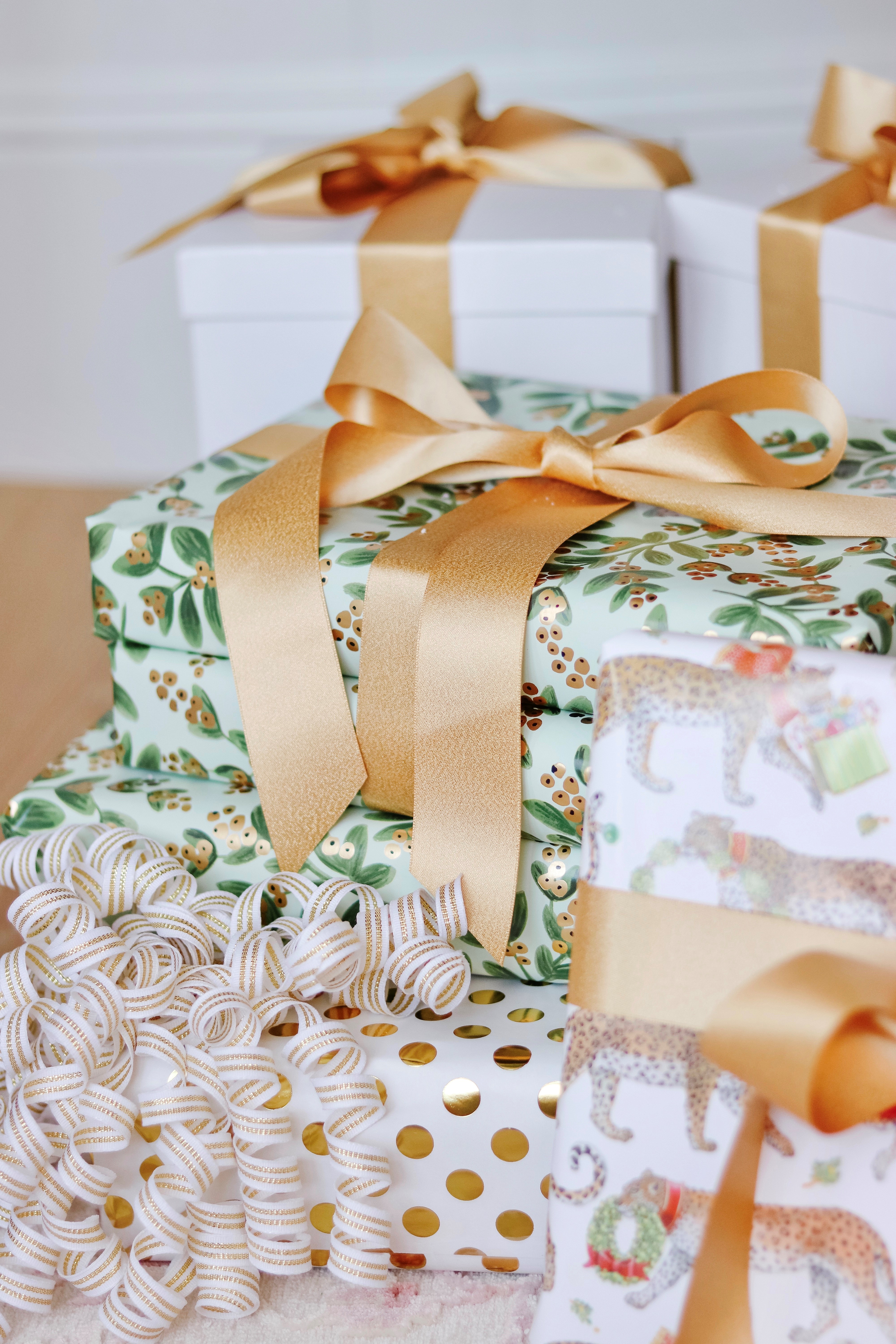 Gold-Themed Gift Wrap Makes the Holidays Shine! | Container Stories