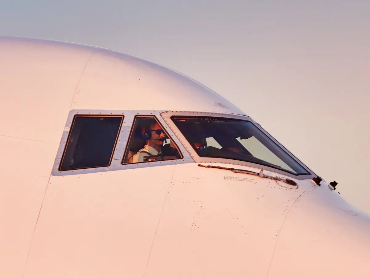Human-machine interaction in the cockpit to improve safety