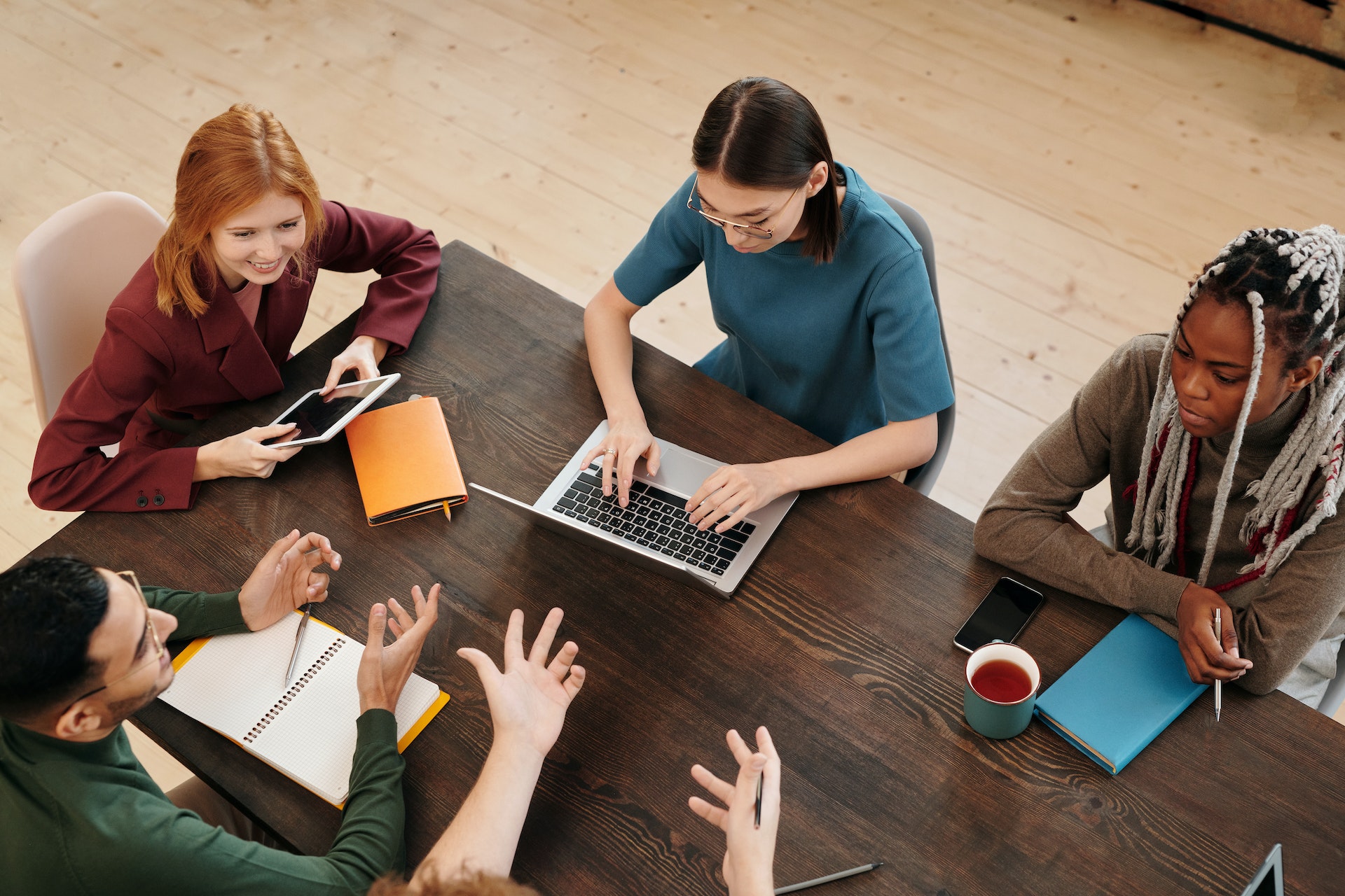 8 Signs of Good Company Culture - Makes a Great Workplace [2025]