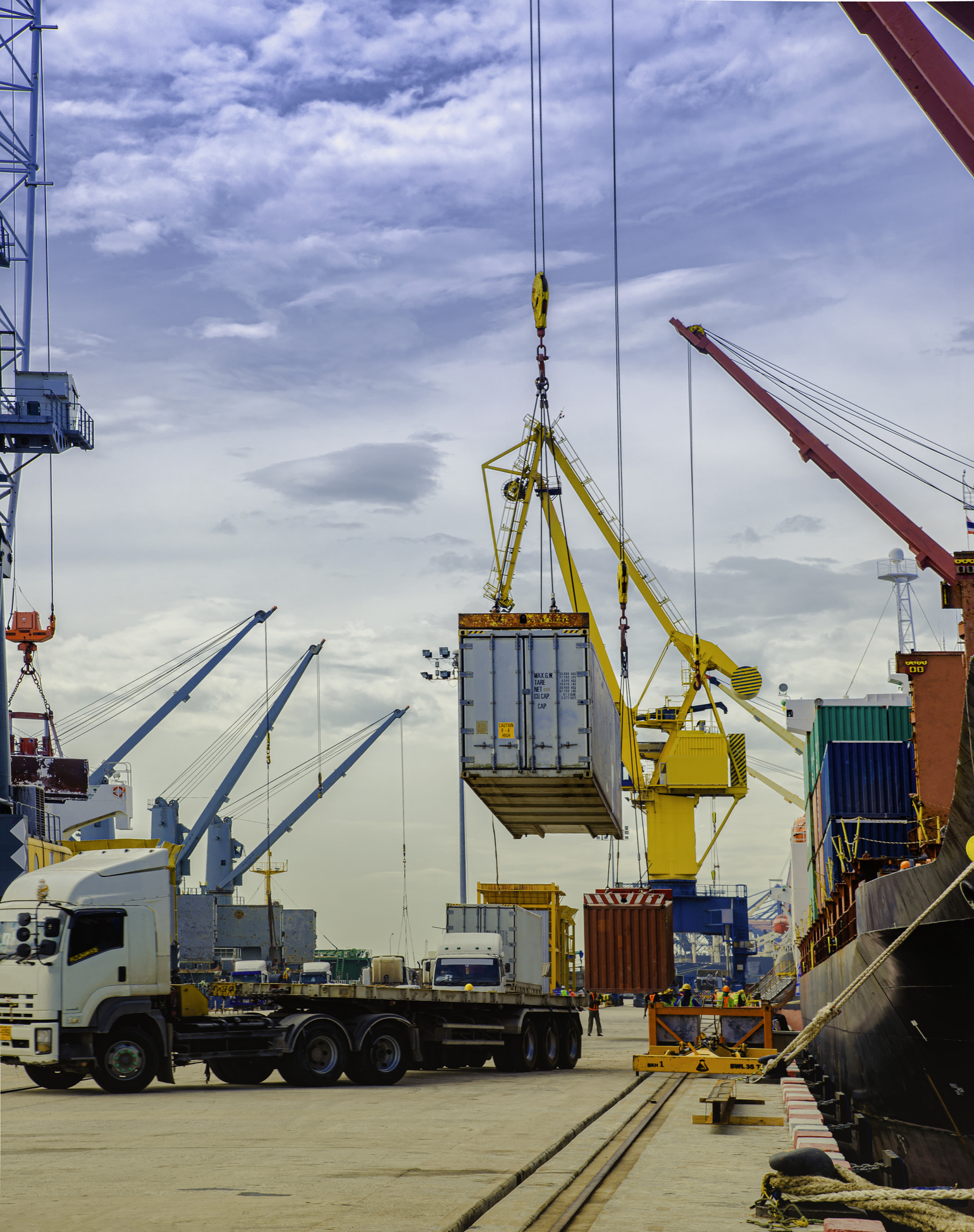 VGM (Verified Gross Mass) shipping standards | DCSA