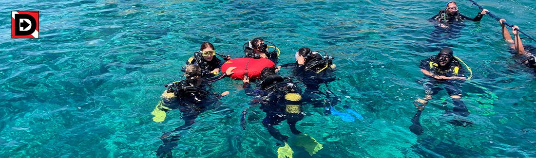 Safety Items and Signal Devices for Scuba Diving