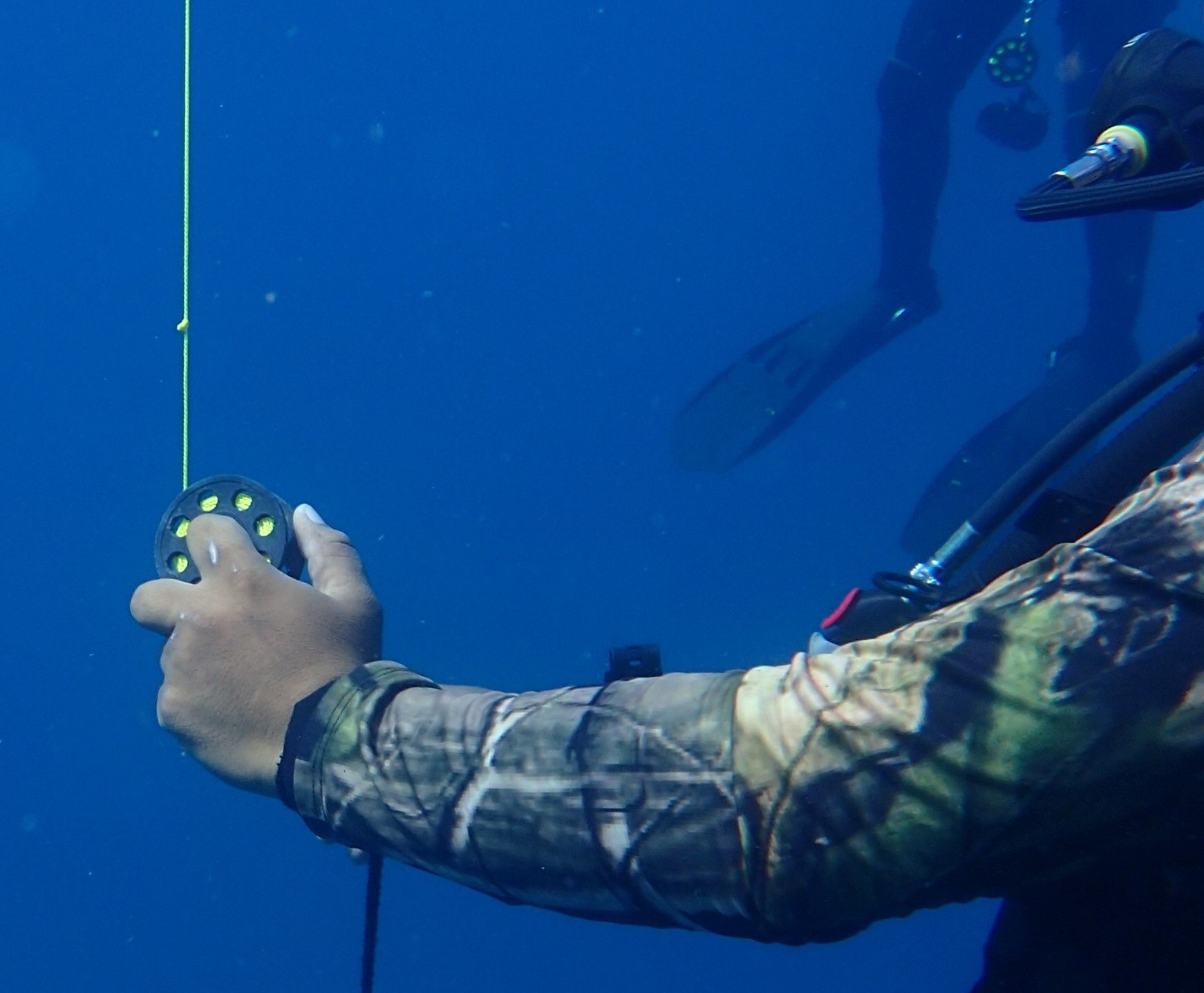 Safety Items and Signal Devices for Scuba Diving