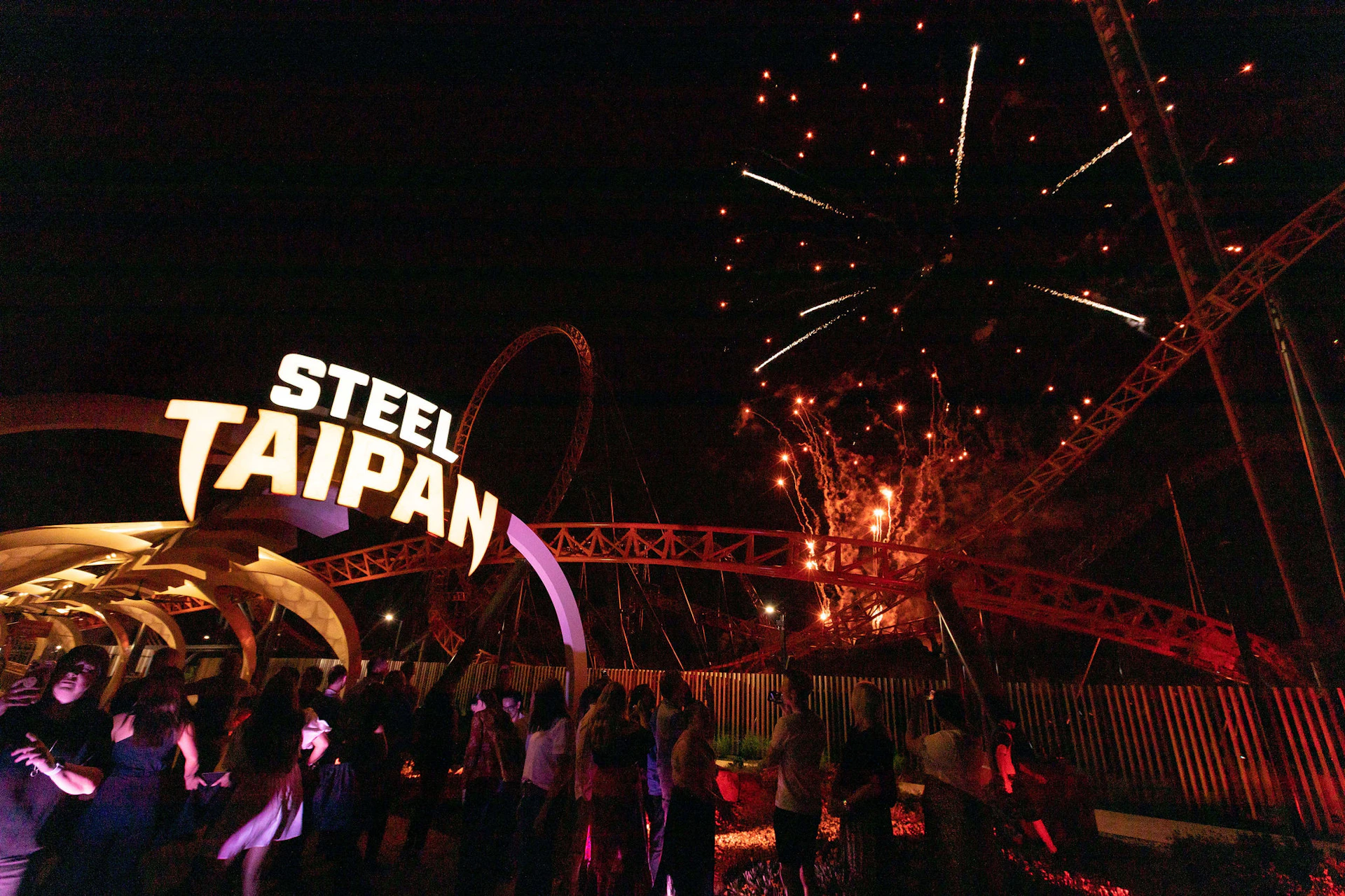 The Snake Pit (Steel Taipan) | Dreamworld