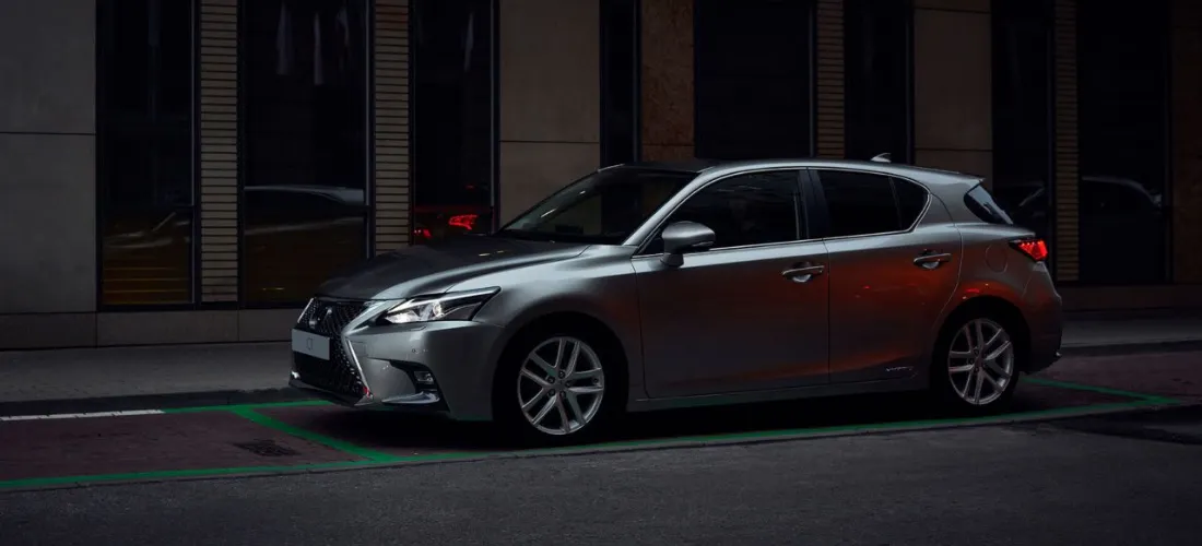 Luxury Lexus CT 200h Hybrid Hatch - Safety Rating & Review Australia ...