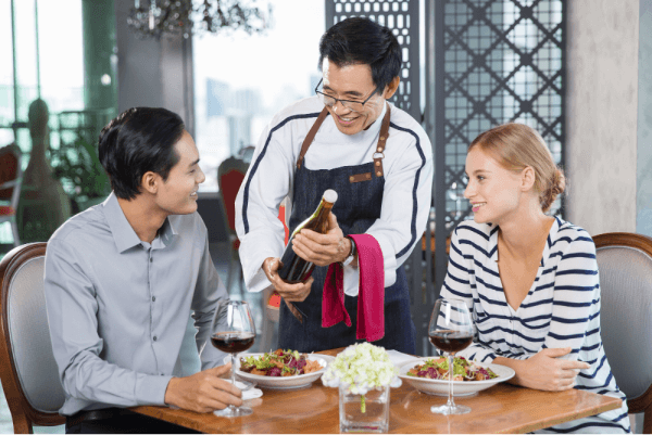 12 Essential Restaurant Staff Training Topics to Cover | SC Training