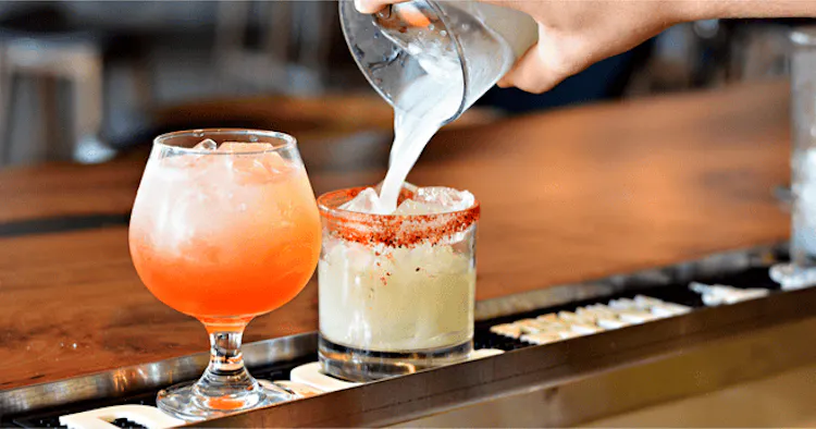 12 Bartender skills that every great bar looks for | SC Training