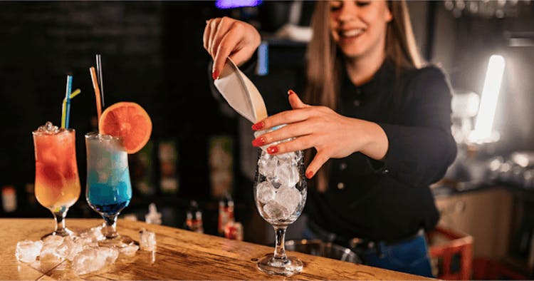 12 Bartender skills that every great bar looks for | SC Training