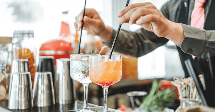 12 Bartender skills that every great bar looks for | SC Training