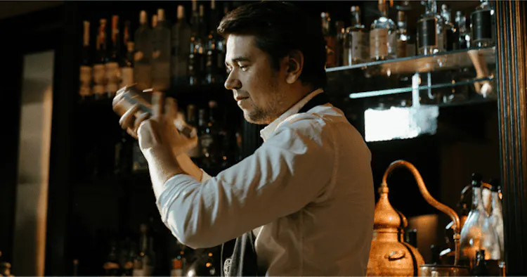 12 Bartender skills that every great bar looks for | SC Training