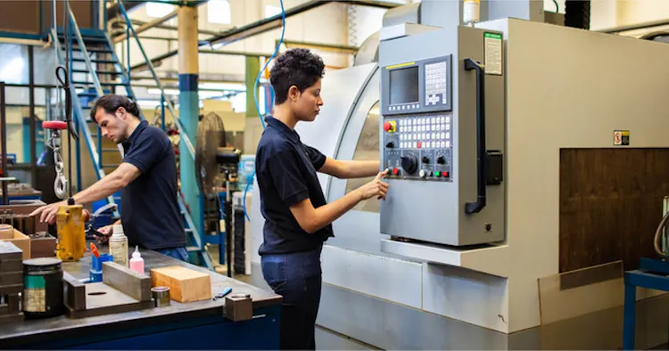 10 Manufacturing industry challenges in 2025 | SC Training