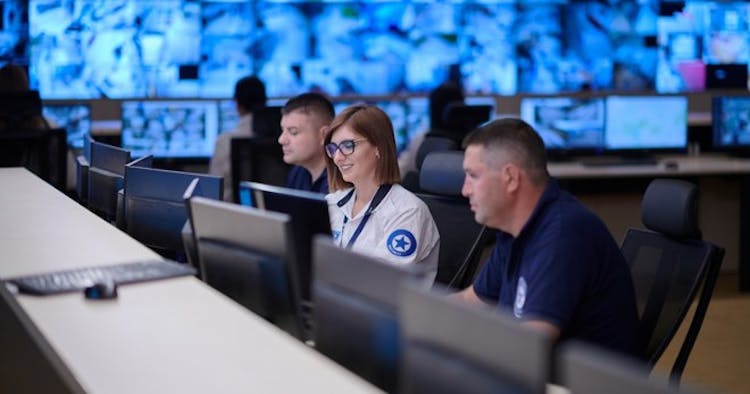 10 Important electrical safety tips at work | SC Training