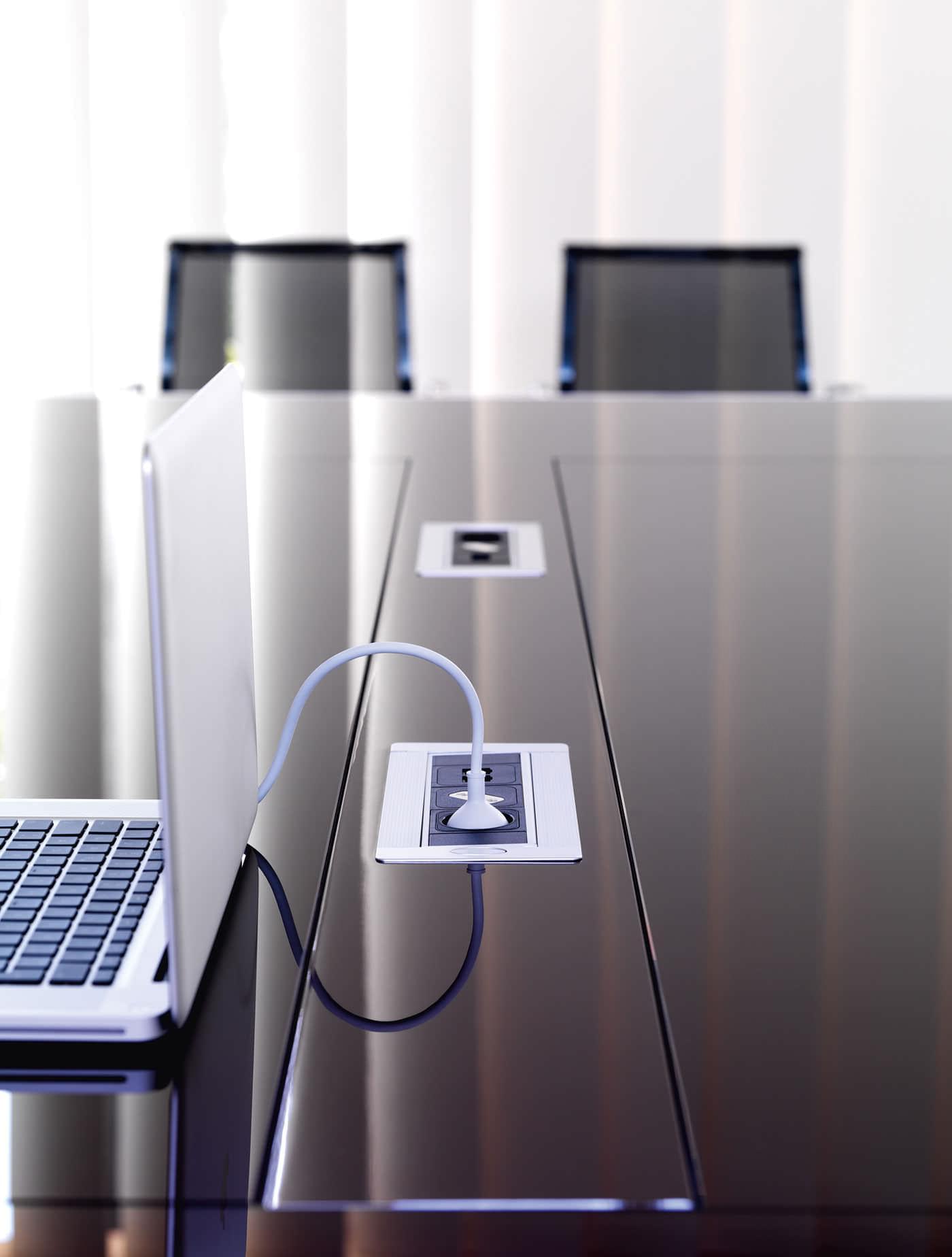 Table fixe Wing IVM - Equinoxe Mobilier