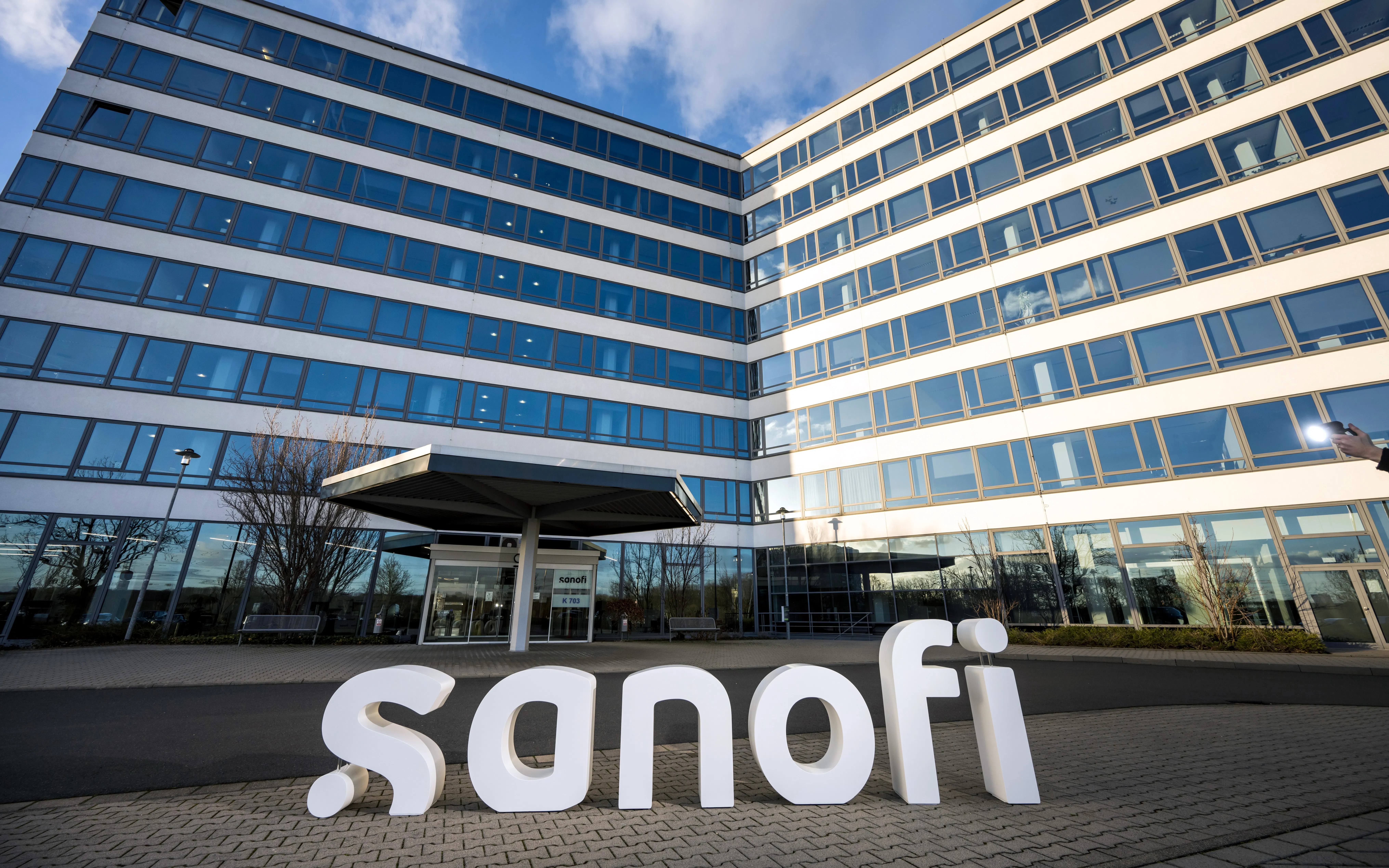 Miles de millones para moléculas: Sanofi y BMS recurren a BioNTech y ...