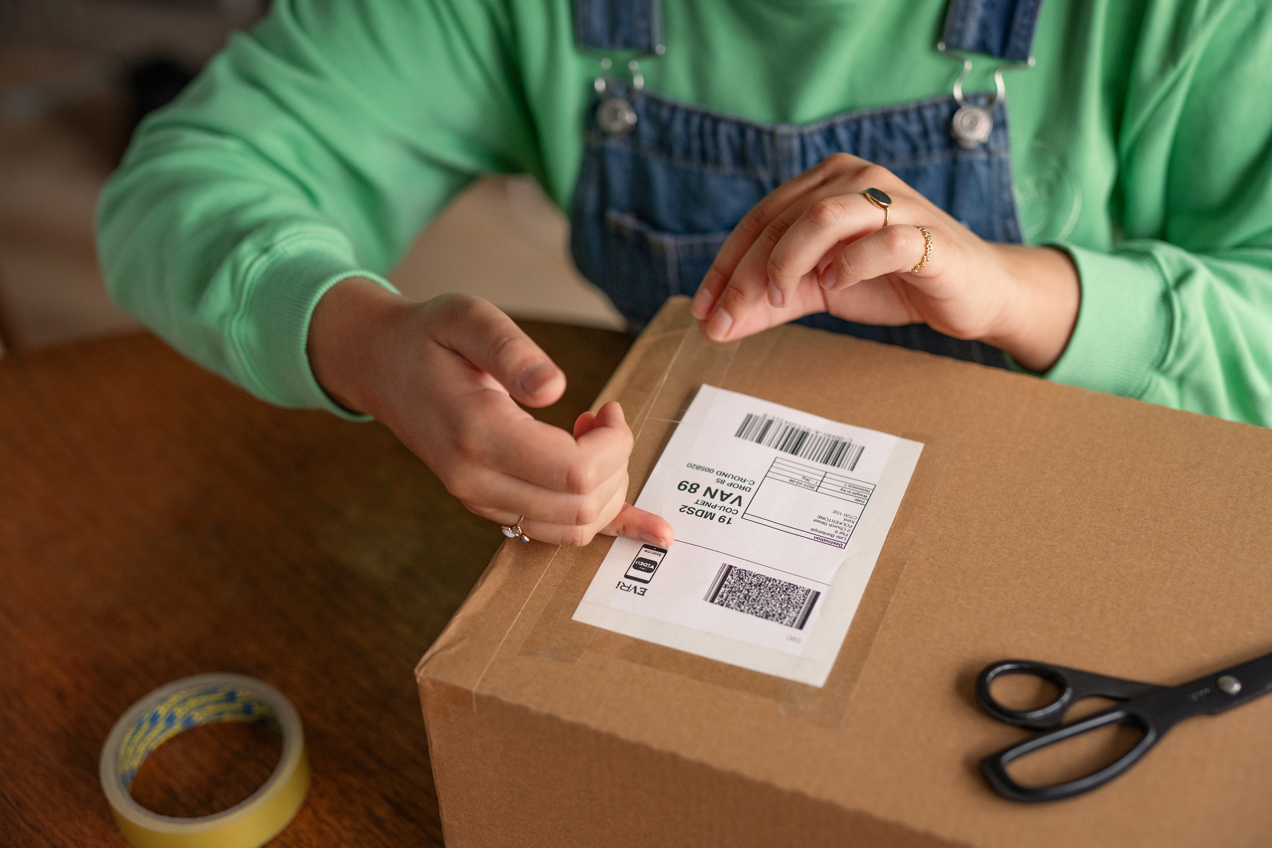 Shipping to Paris | Send parcels with Evri