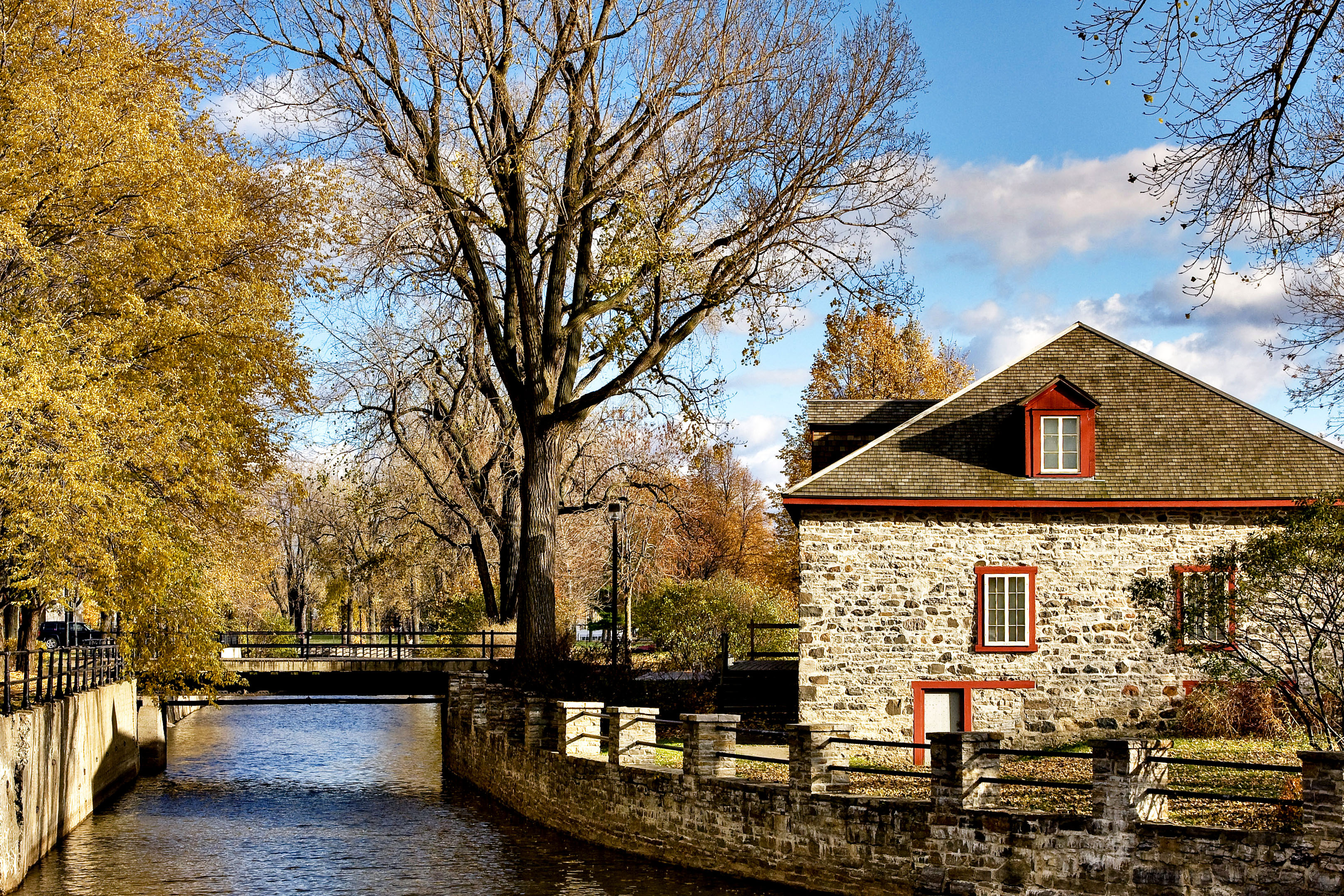 Lachine Canal | Exceptional ALIEN