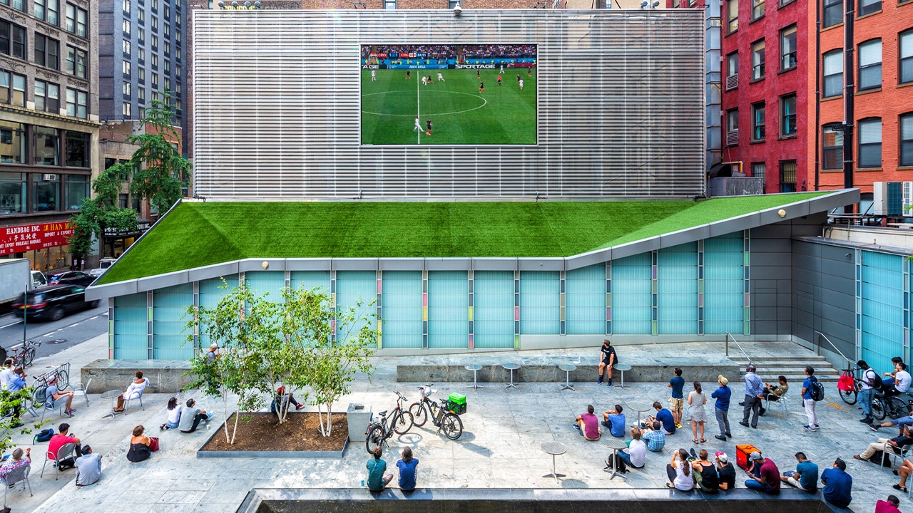 Big Screen Plaza | Exceptional ALIEN