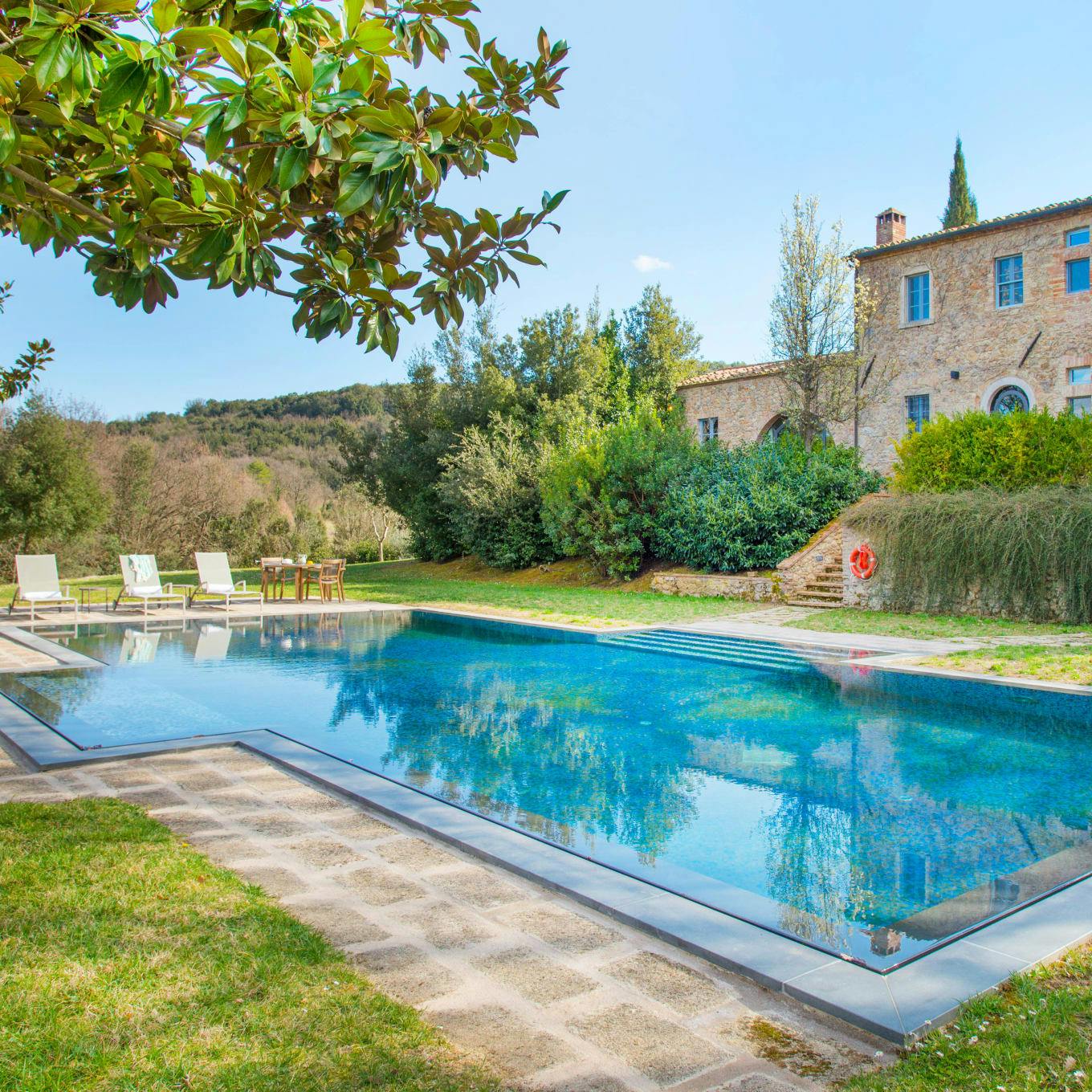 Luxury Villa Rentals vs. Travel Club Membership Programs