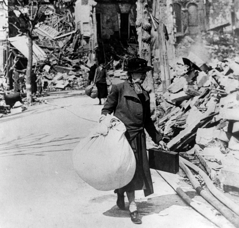 The devastating impact of the Blitz, in photographs | Blog | Findmypast.com