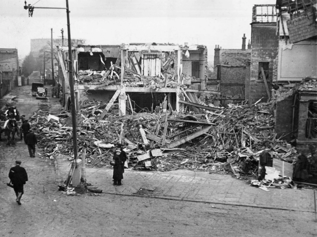 The devastating impact of the Blitz, in photographs | Blog | Findmypast ...