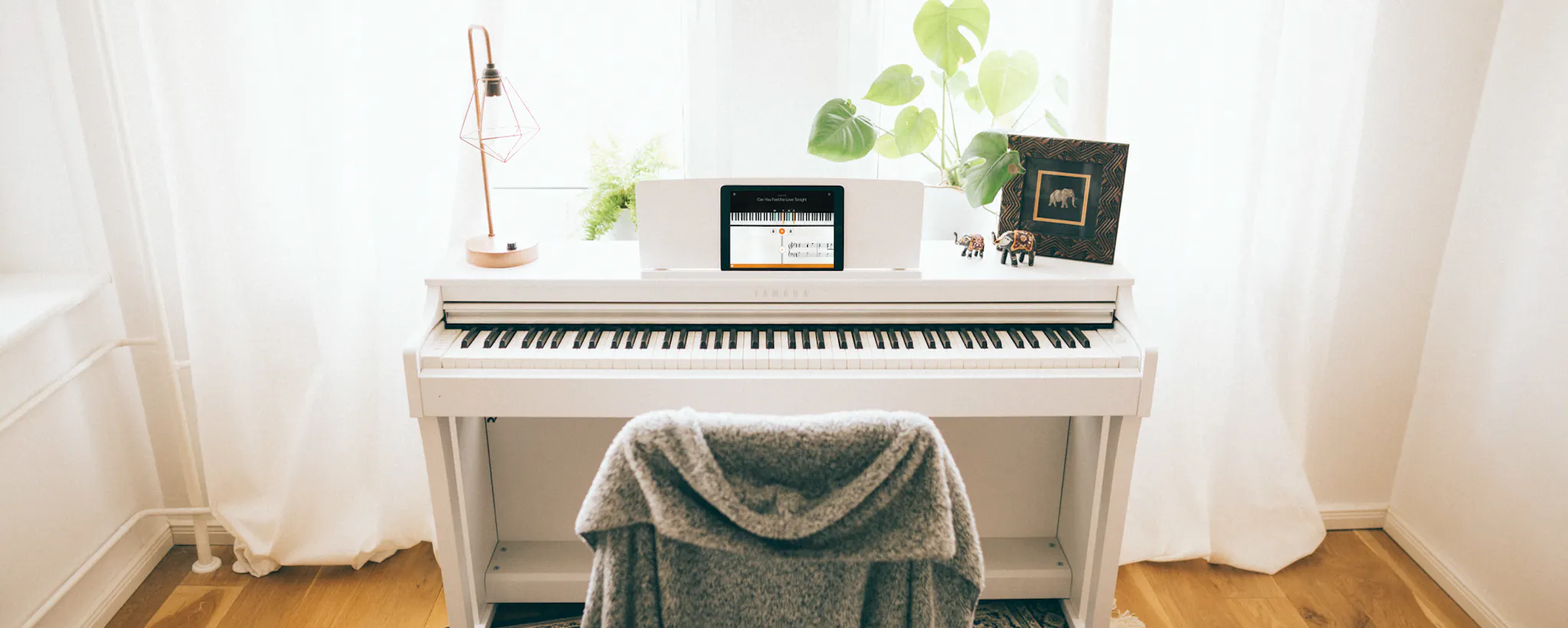 5 Beautiful Piano Pieces to Make Someone Fall in Love With You | flowkey