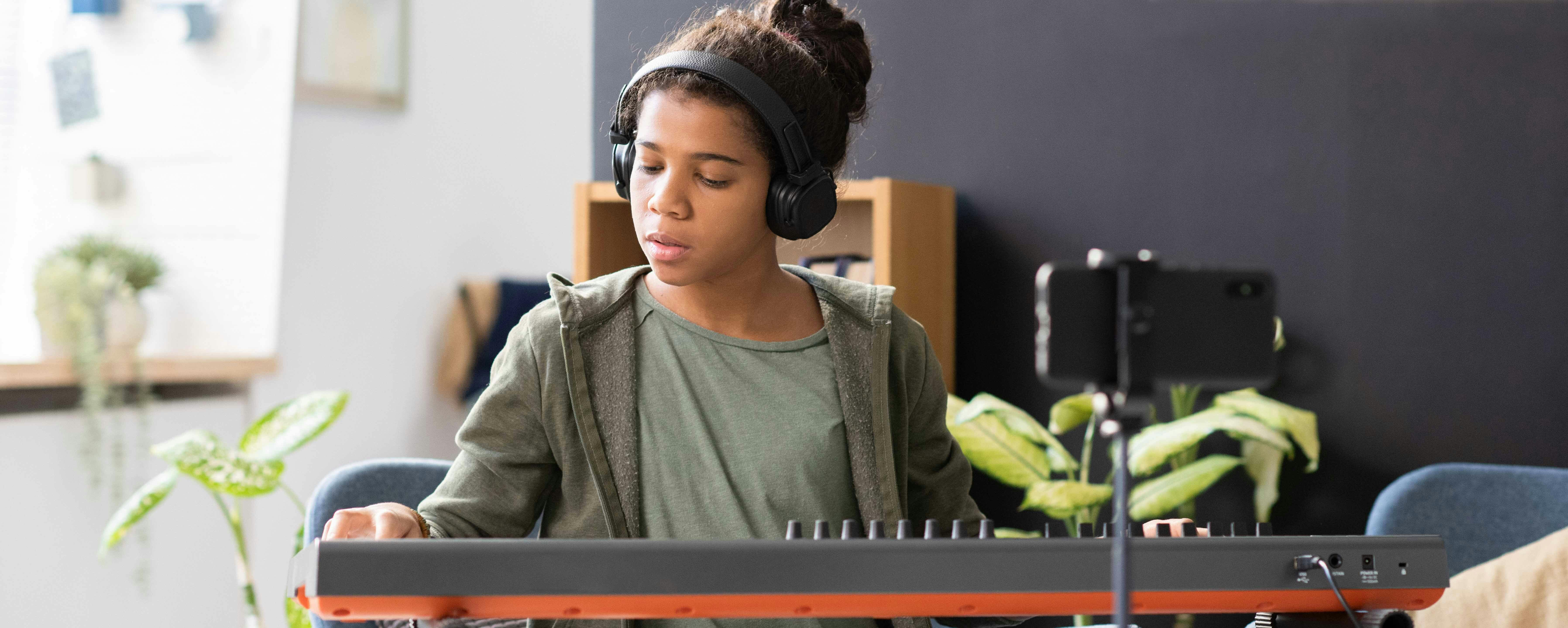 4 Piano Accessories Every Player Should Know About | flowkey